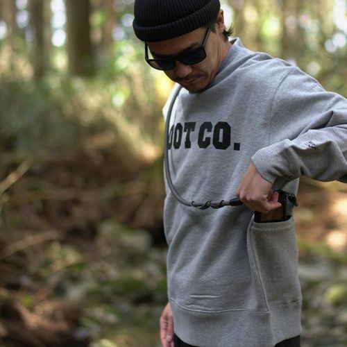 PLAY UTILITY BACK POCKET Logo Crewneck Sweat 2024 | ROOT CO. ONLINE SHOP